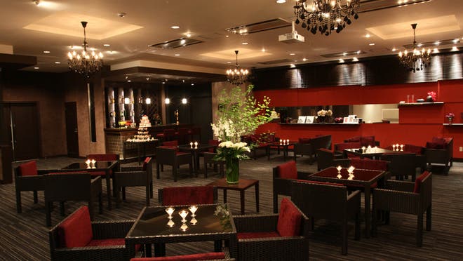 大宮駅から徒歩3分!【LUCE】上質でモダンな装いの披露宴会場で少人数でのご利用に最適の写真2