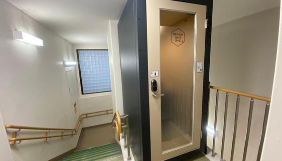 RemoteworkBOX RAKU SPA 1010 神田店【No.1】の写真1