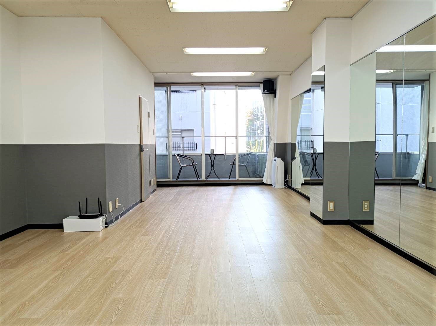 【麻布十番徒歩4分・六本木徒歩8分】【3F】換気・日当り良好/ウォーキング・ヨガ・撮影に人気/大型ミラー・移動式ミラー設置の写真6