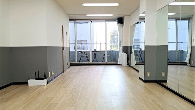 【麻布十番徒歩4分・六本木徒歩8分】【3F】換気・日当り良好/ウォーキング・ヨガ・撮影に人気/大型ミラー・移動式ミラー設置の写真6