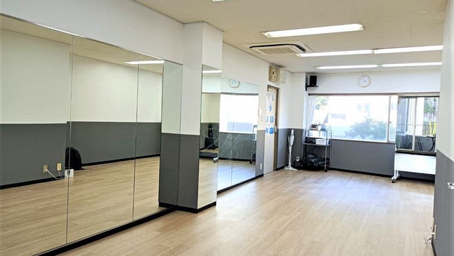 【麻布十番徒歩4分・六本木徒歩8分】【3F】換気・日当り良好/ウォーキング・ヨガ・撮影に人気/大型ミラー・移動式ミラー設置の写真2