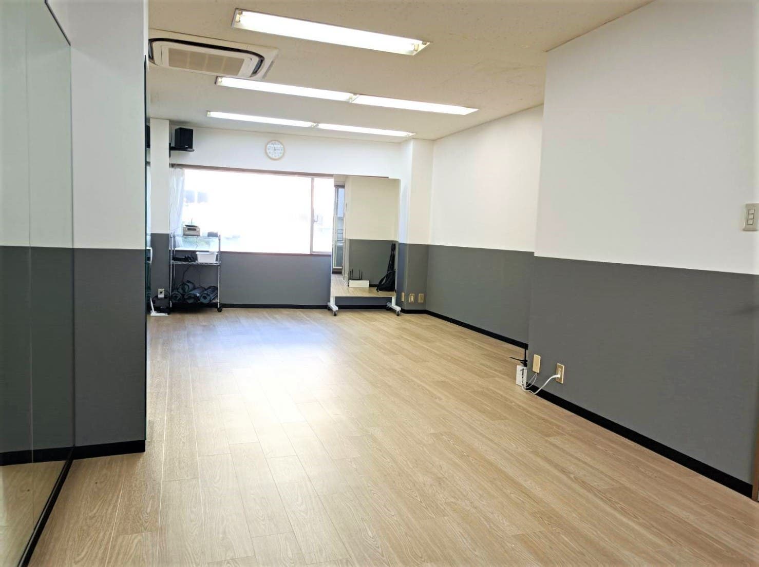 【麻布十番徒歩4分・六本木徒歩8分】【3F】換気・日当り良好/ウォーキング・ヨガ・撮影に人気/大型ミラー・移動式ミラー設置の写真8