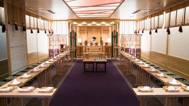 大宮駅から徒歩3分!【紫雲殿】紫の雲をイメージした鮮やかな絨毯が和の伝統美をより神秘的な式場の写真3