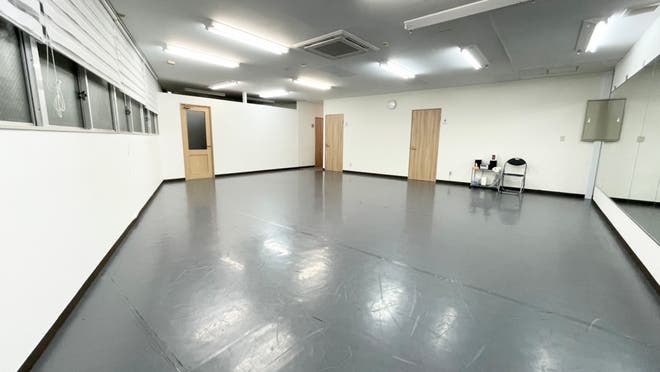 【YTJ武蔵小杉スタジオ】JR南武線武蔵小杉駅北口から徒歩8分・鏡張りのダンスやレッスンに最適なスタジオですの写真3