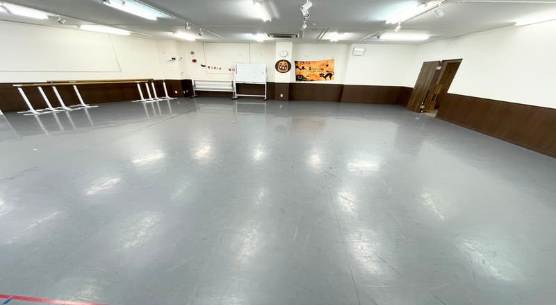 【YTJ武蔵小杉スタジオ】ＪＲ南武線武蔵小杉駅北口から徒歩8分・鏡張りのダンスやレッスンに最適なスタジオです