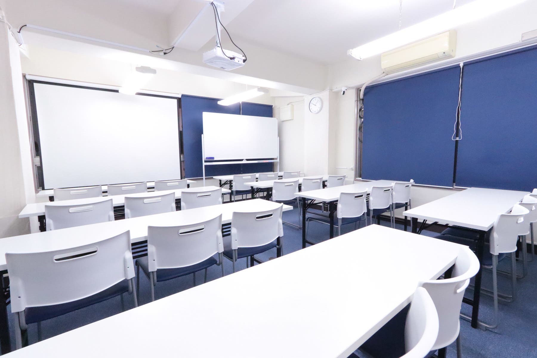 【東京駅2分！地下出口すぐ！32名】プロジェクター・ホワイトボード・WiFi全て無料！土足可！ふれあい貸し会議室 八重洲No38の写真2