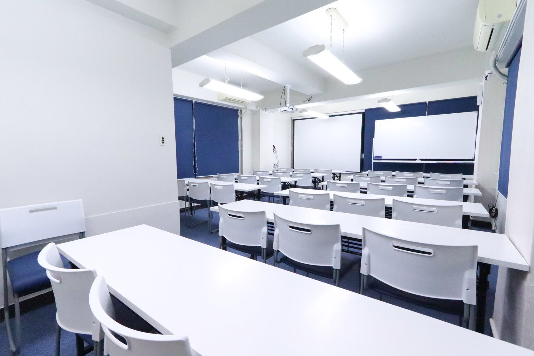 【東京駅2分！地下出口すぐ！32名】プロジェクター・ホワイトボード・WiFi全て無料！土足可！ふれあい貸し会議室 八重洲No38の写真3