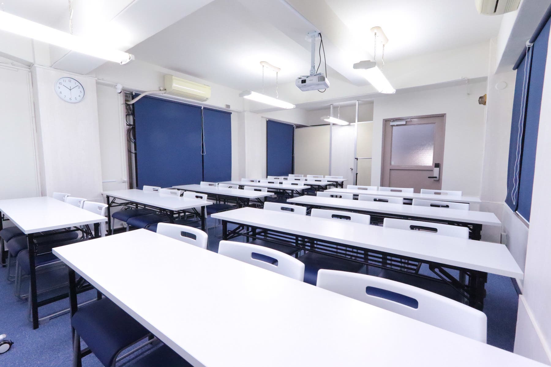 【東京駅2分！地下出口すぐ！32名】プロジェクター・ホワイトボード・WiFi全て無料！土足可！ふれあい貸し会議室 八重洲No38の写真5