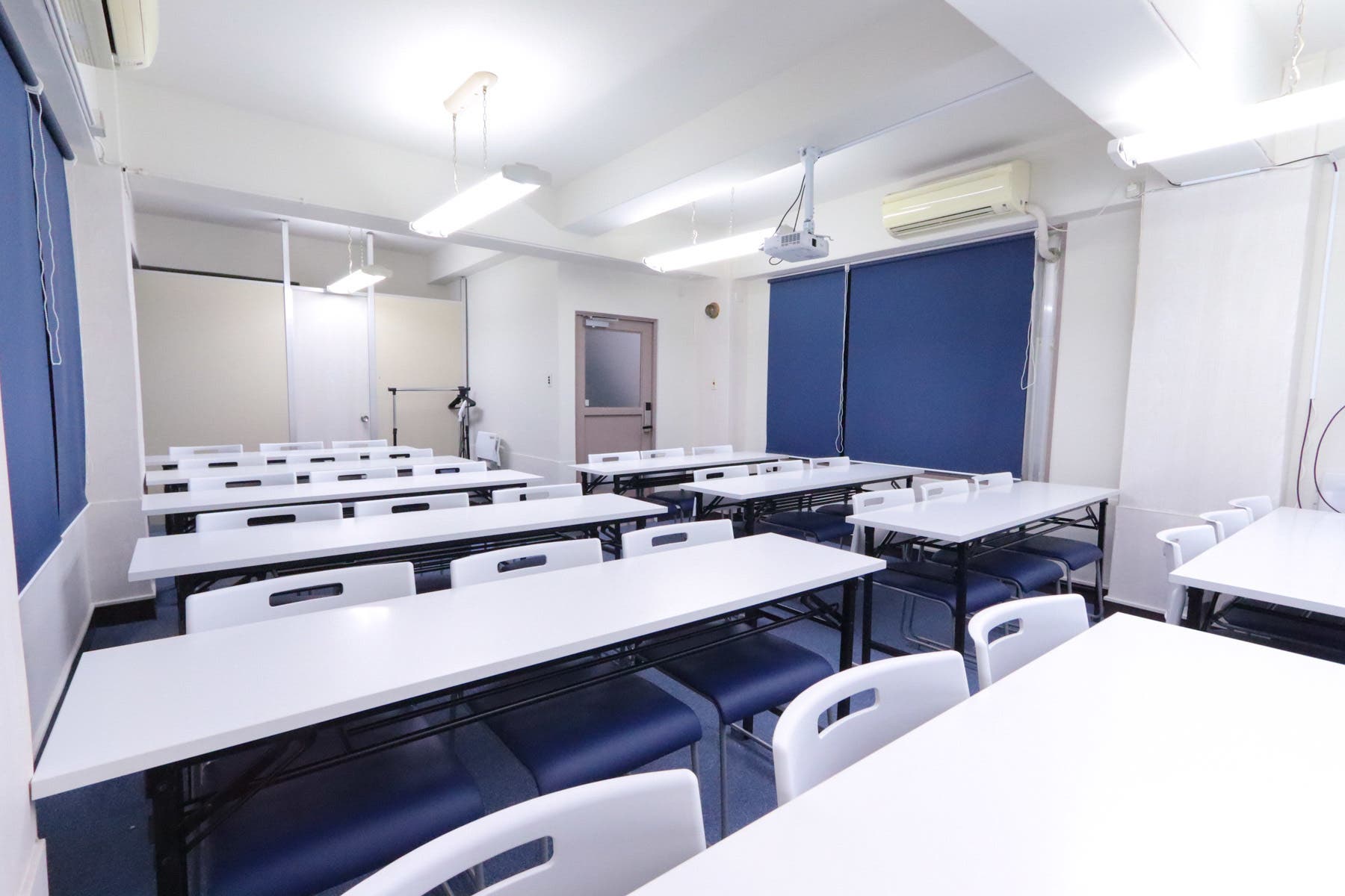 【東京駅2分！地下出口すぐ！32名】プロジェクター・ホワイトボード・WiFi全て無料！土足可！ふれあい貸し会議室 八重洲No38の写真6