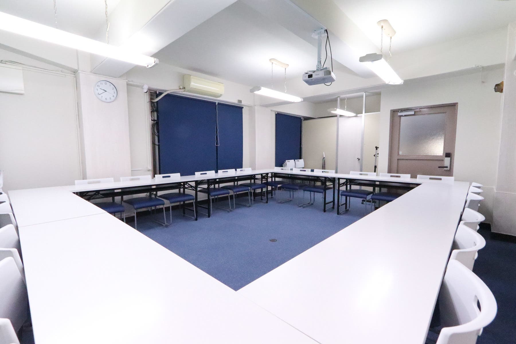 【東京駅2分！地下出口すぐ！32名】プロジェクター・ホワイトボード・WiFi全て無料！土足可！ふれあい貸し会議室 八重洲No38の写真13