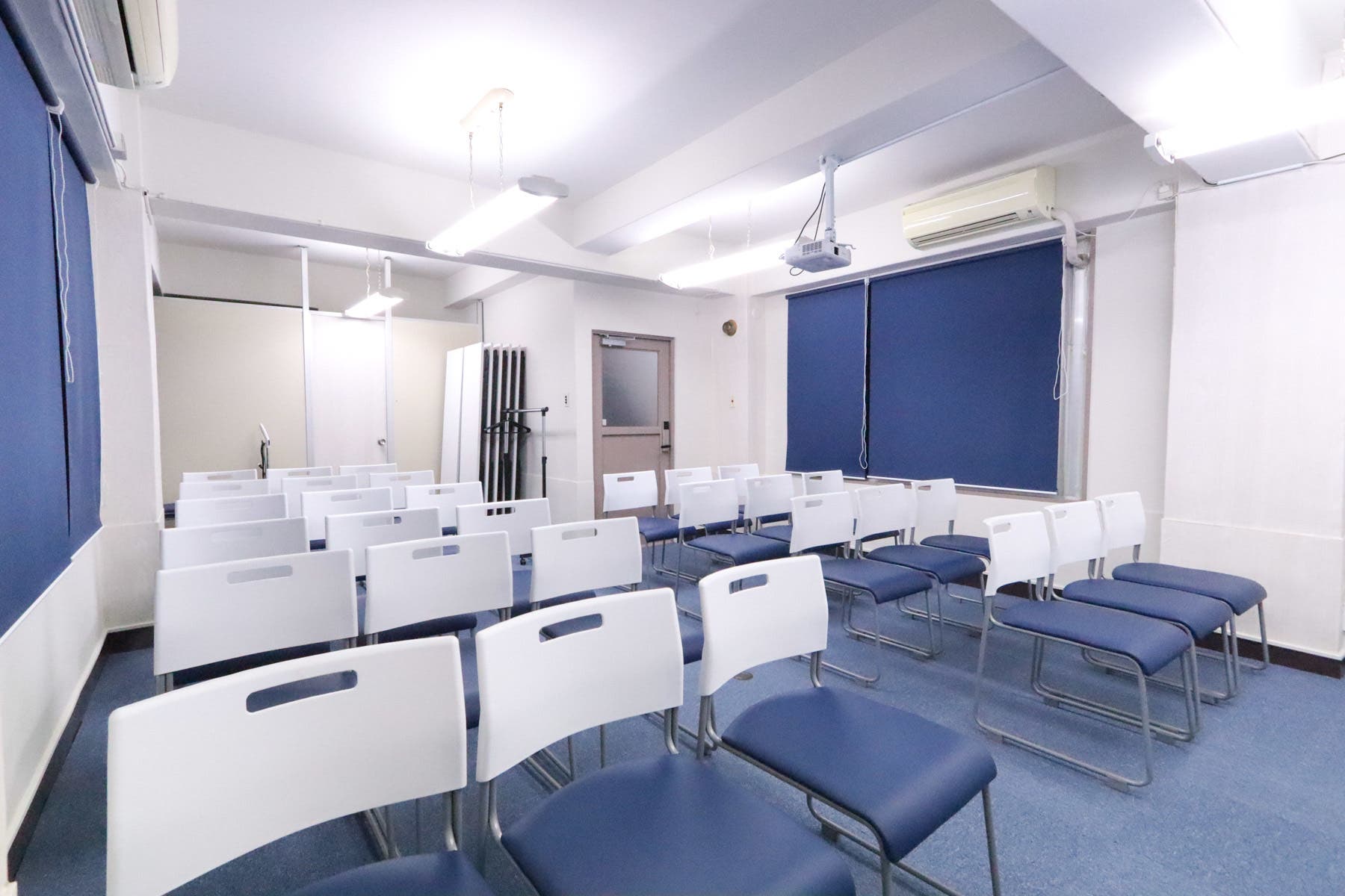 【東京駅2分！地下出口すぐ！32名】プロジェクター・ホワイトボード・WiFi全て無料！土足可！ふれあい貸し会議室 八重洲No38の写真16