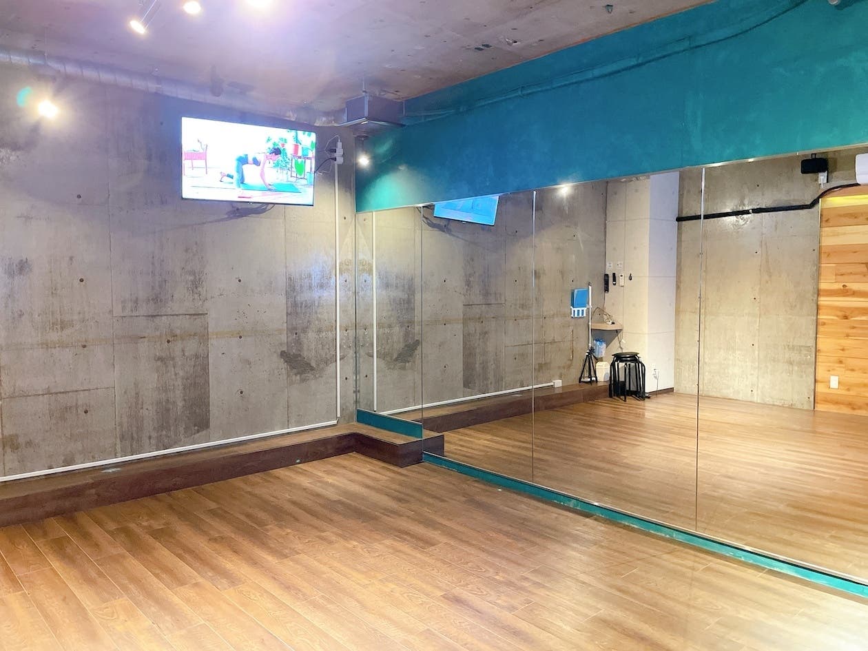 立川駅南口｜🉐格安｜24h🈺｜高速WiFi⚡｜モニター完備🖥｜オンラインレッスン対応🕺｜立川南口店 Studio A［〜6名］の写真2