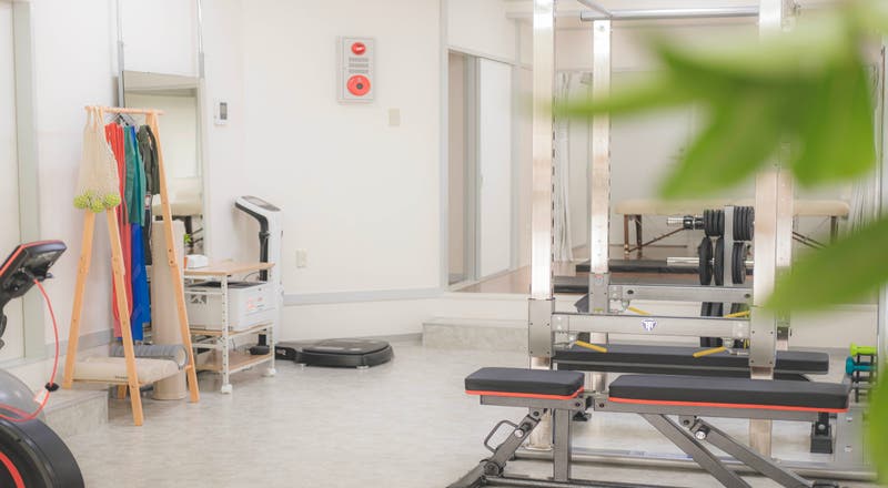 《立川駅・西国立駅徒歩8分》 白を基調とした広々トレーニングジム✨