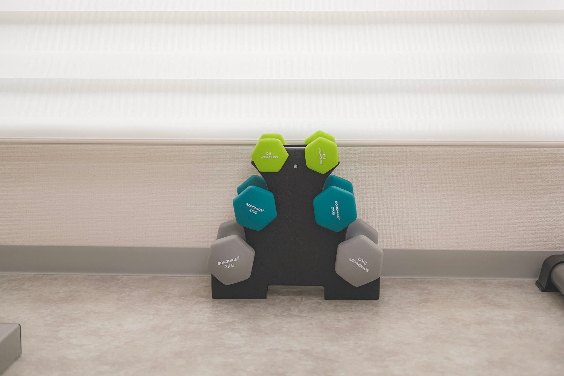 《立川駅・西国立駅徒歩8分》 白を基調とした広々トレーニングジム✨の写真5