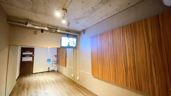 立川駅南口|🉐地域最安値|24h|高速WiFi⚡|モニター完備|オンラインレッスン対応|立川南口店 Studio C 〜2名の写真1