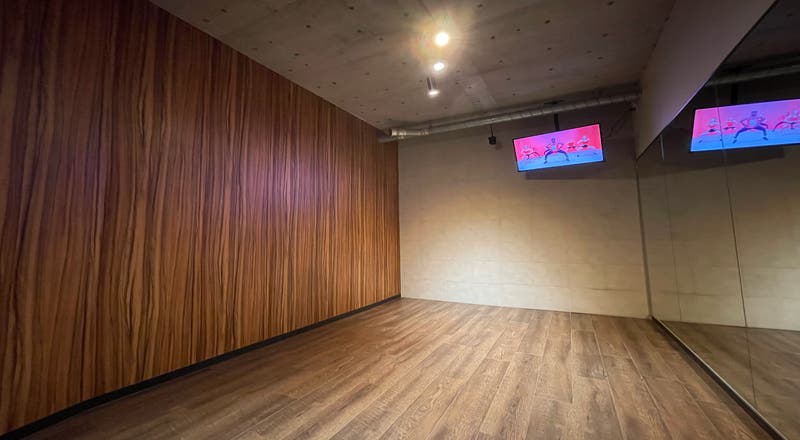 立川駅南口｜🉐地域最安値｜24h｜高速WiFi⚡｜モニター完備｜オンラインレッスン対応🕺｜立川南口店 Studio E［〜2名］