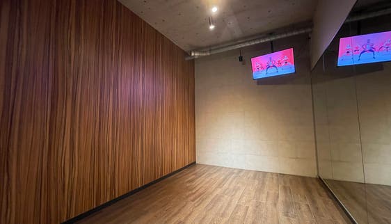 ✨NEW✨地域最安値✨24h✨高速WiFi✨モニター完備✨オンラインレッスン対応✨【Studio E:定員2名】の写真1