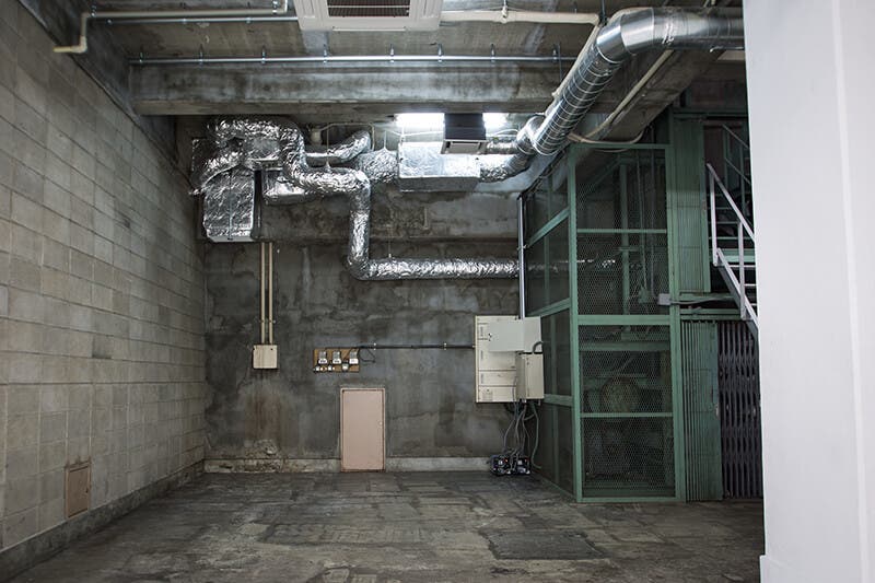 大型の白ホリ＋廃墟風スペースのレンタル撮影スタジオ/高田馬場駅徒歩5分の写真6