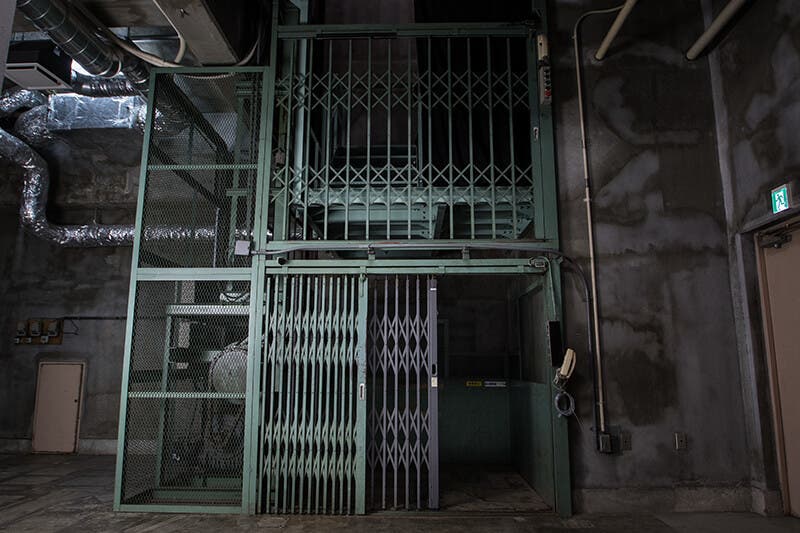 大型の白ホリ＋廃墟風スペースのレンタル撮影スタジオ/高田馬場駅徒歩5分の写真5