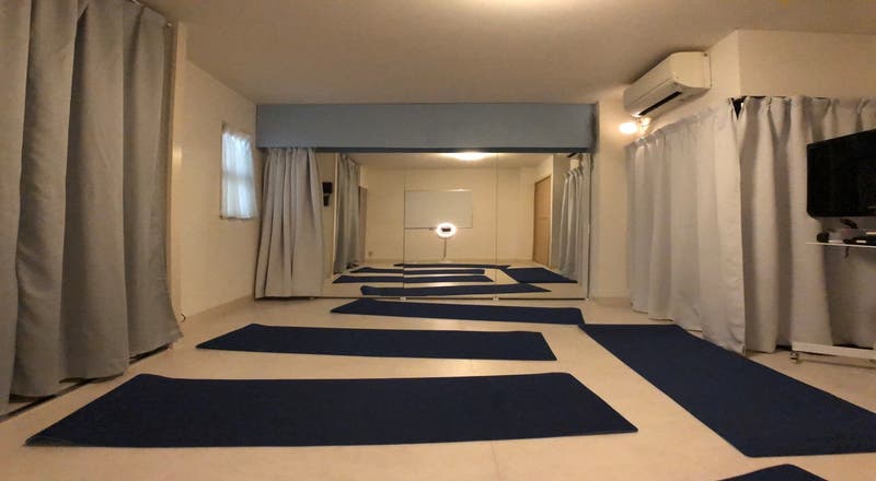 【ヨガ・ピラティススタジオ】京都駅徒歩4分、全身鏡あり、ヨガマットレンタル無料のスペース【ワークショップ、お教室にも】