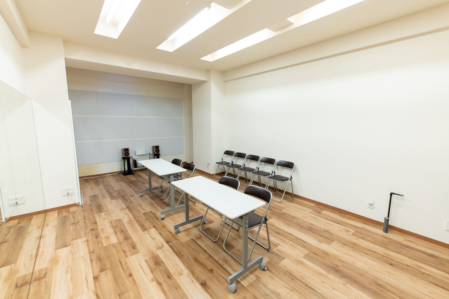 【港区】【赤羽橋徒歩１分・麻布十番店徒歩7分】防音設備有/大型ミラー設置/ダンス・楽器OK/長机椅子完備/高速回線/地下1階の写真16