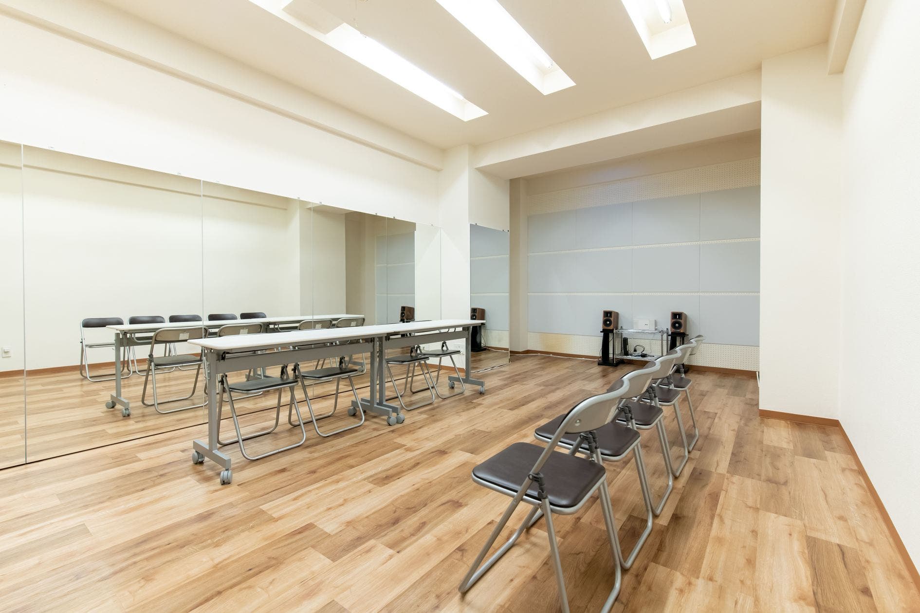 【港区】【赤羽橋徒歩１分・麻布十番店徒歩7分】防音設備有/大型ミラー設置/ダンス・楽器OK/長机椅子完備/高速回線/地下1階の写真17