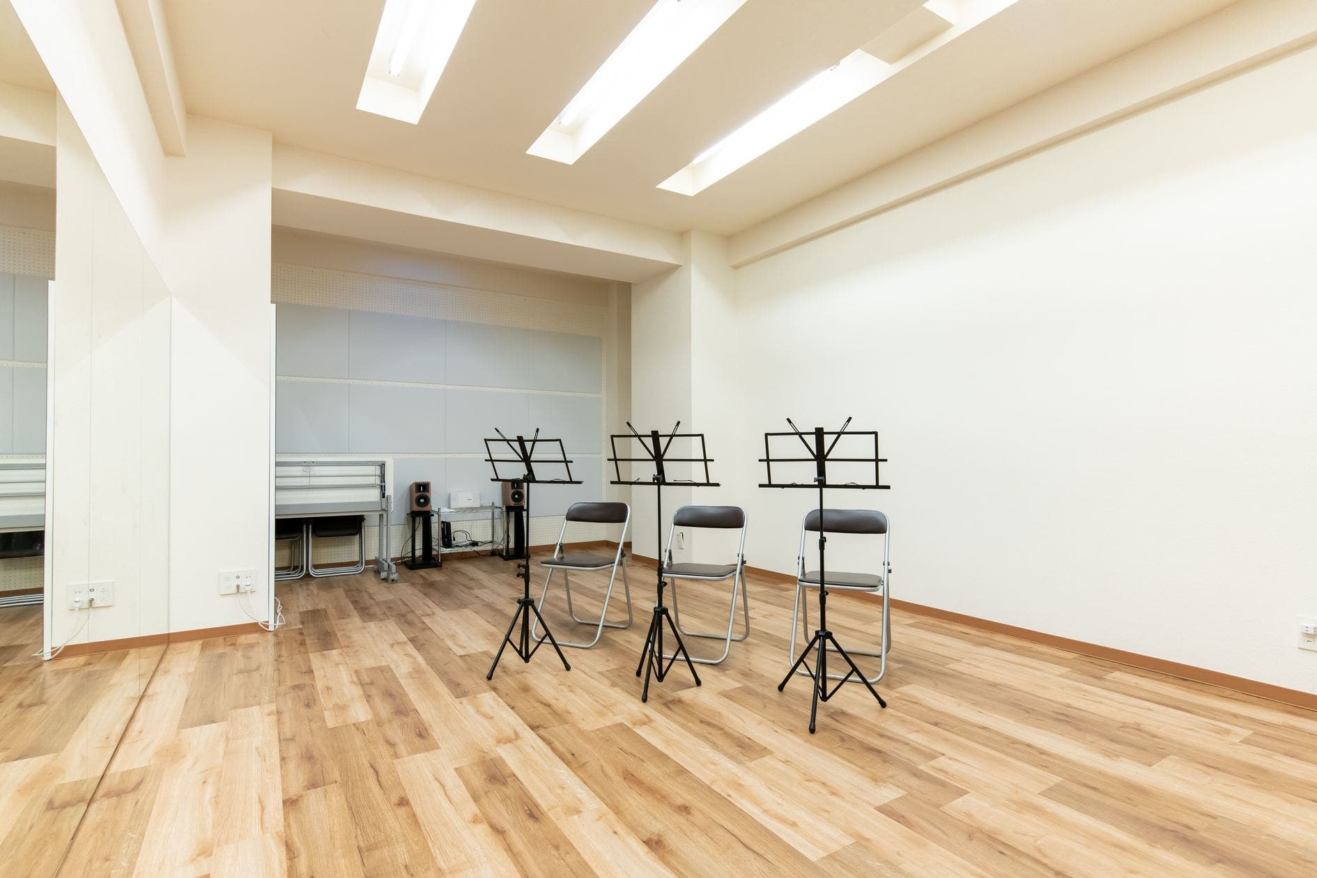 【港区】【赤羽橋徒歩１分・麻布十番店徒歩7分】防音設備有/大型ミラー設置/ダンス・楽器OK/長机椅子完備/高速回線/地下1階の写真14