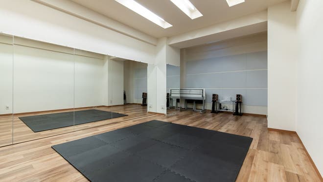 【港区】【赤羽橋徒歩1分・麻布十番店徒歩7分】防音設備有/大型ミラー設置/ダンス・楽器OK/長机椅子完備/高速回線/地下1階の写真11