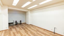 【港区】【赤羽橋徒歩1分・麻布十番店徒歩7分】防音設備有/大型ミラー設置/ダンス・楽器OK/長机椅子完備/備品全て無料/高速回線の写真3