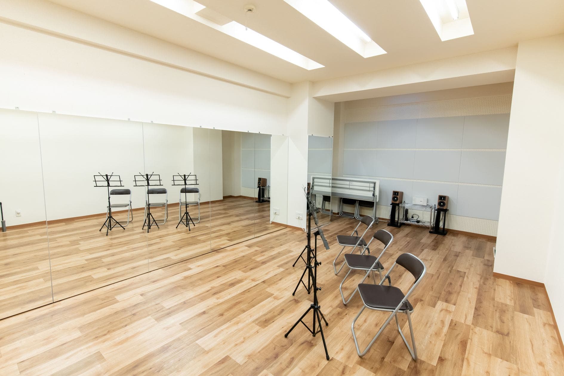 【港区】【赤羽橋徒歩１分・麻布十番店徒歩7分】防音設備有/大型ミラー設置/ダンス・楽器OK/長机椅子完備/高速回線/地下1階の写真13