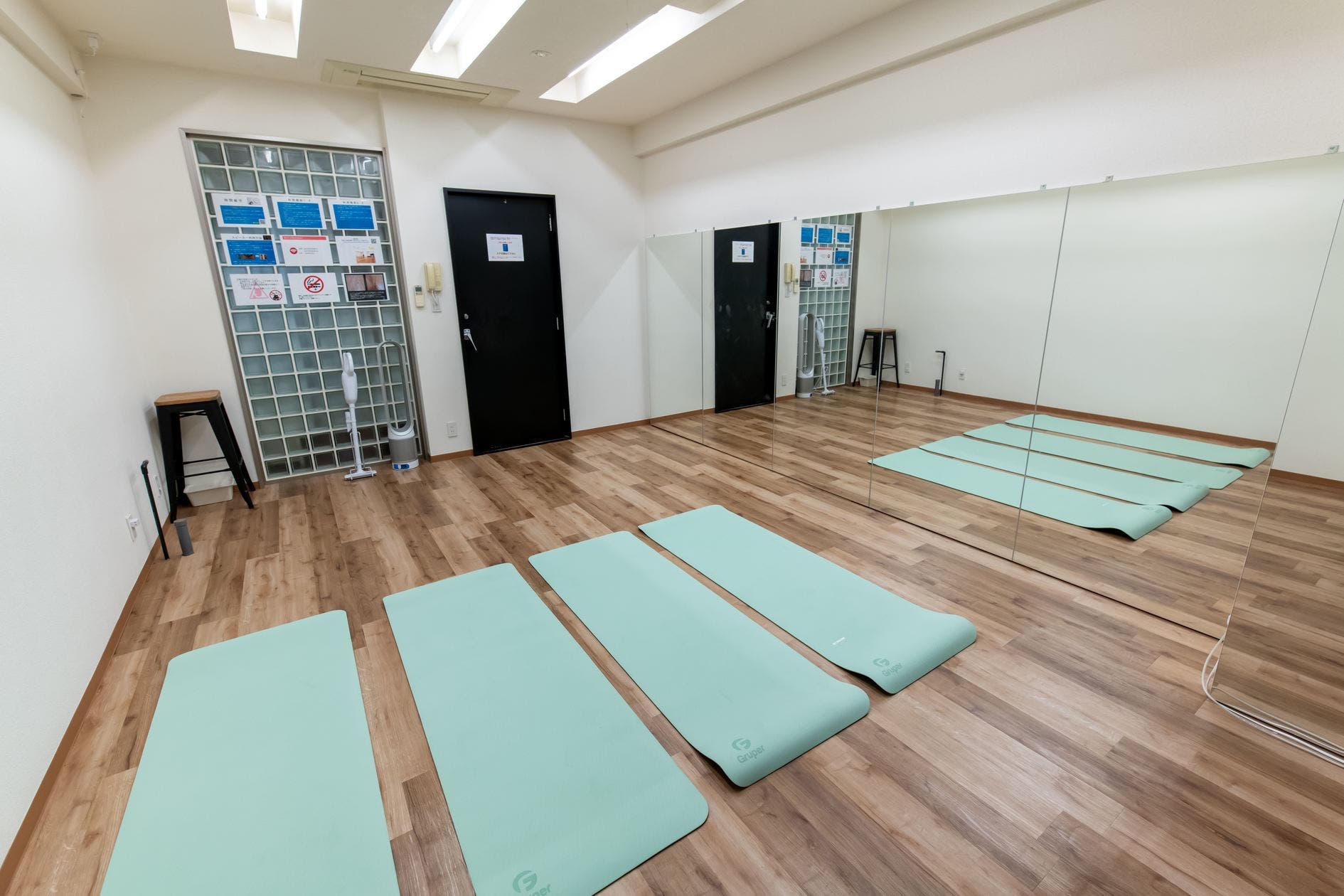【港区】【赤羽橋徒歩１分・麻布十番店徒歩7分】防音設備有/大型ミラー設置/ダンス・楽器OK/長机椅子完備/高速回線/地下1階の写真10