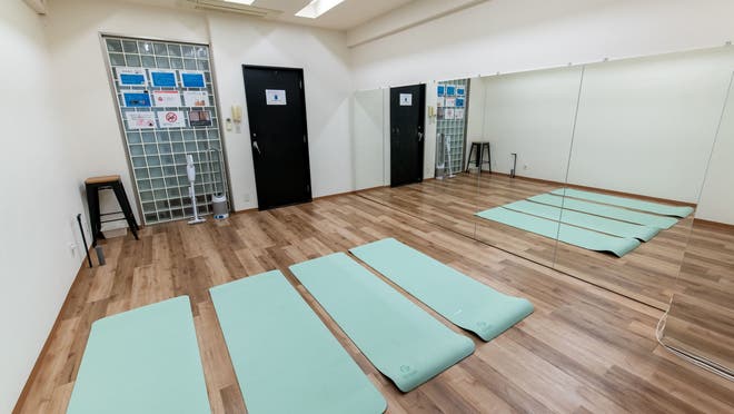 【港区】【赤羽橋徒歩1分・麻布十番店徒歩7分】防音設備有/大型ミラー設置/ダンス・楽器OK/長机椅子完備/高速回線/地下1階の写真10