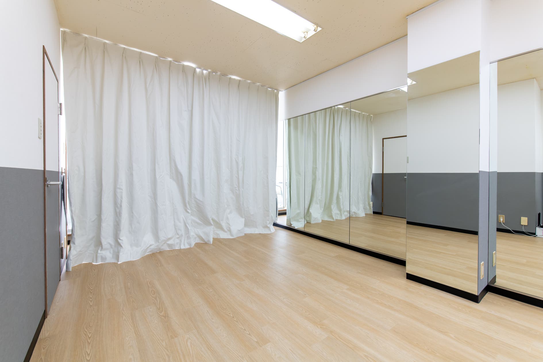 【麻布十番徒歩4分・六本木徒歩8分】【3F】換気・日当り良好/ウォーキング・ヨガ・撮影に人気/大型ミラー・移動式ミラー設置の写真22