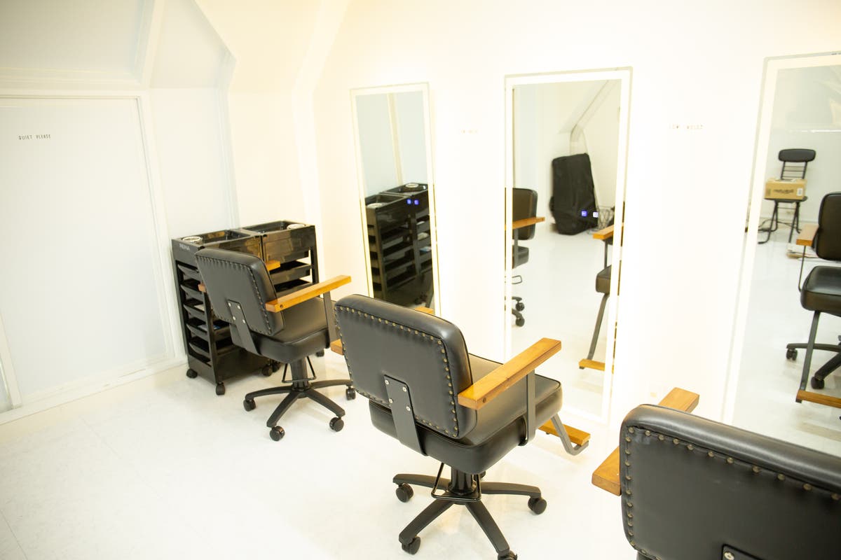 【原宿駅徒歩3分】竹下通り至近！自分だけのヘアメイクサロンを実現！ Youtube撮影OK! ロケ撮影控え室に！面貸しの写真21