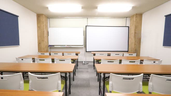 【新宿西口徒歩1分!オフィスビル!同規模で最安!24名】土足可!プロジェクター・WiFi無料!ふれあい貸し会議室 新宿No39の写真1