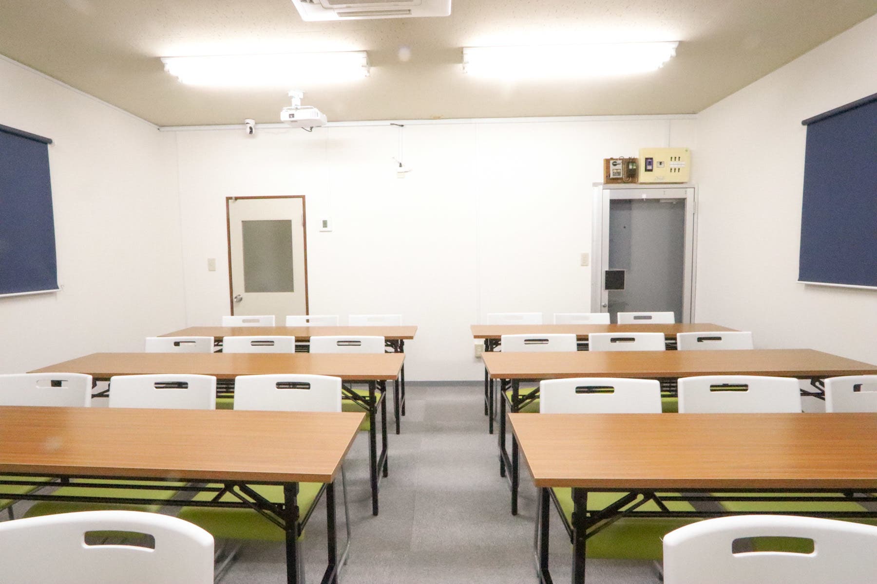 【新宿西口徒歩1分！オフィスビル！同規模で最安！24名】土足可！プロジェクター・WiFi無料！ふれあい貸し会議室 新宿No39の写真6