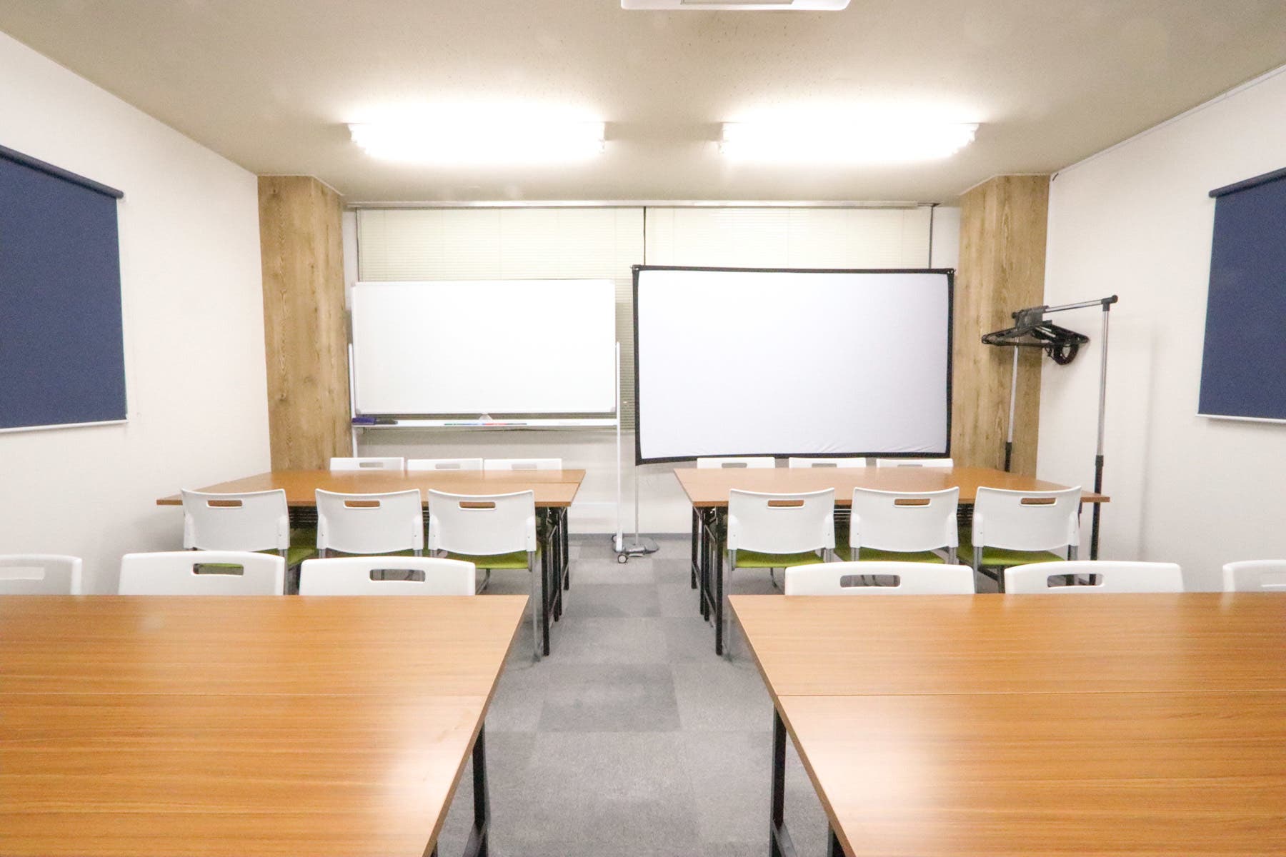 【新宿西口徒歩1分！オフィスビル！同規模で最安！24名】土足可！プロジェクター・WiFi無料！ふれあい貸し会議室 新宿No39の写真8