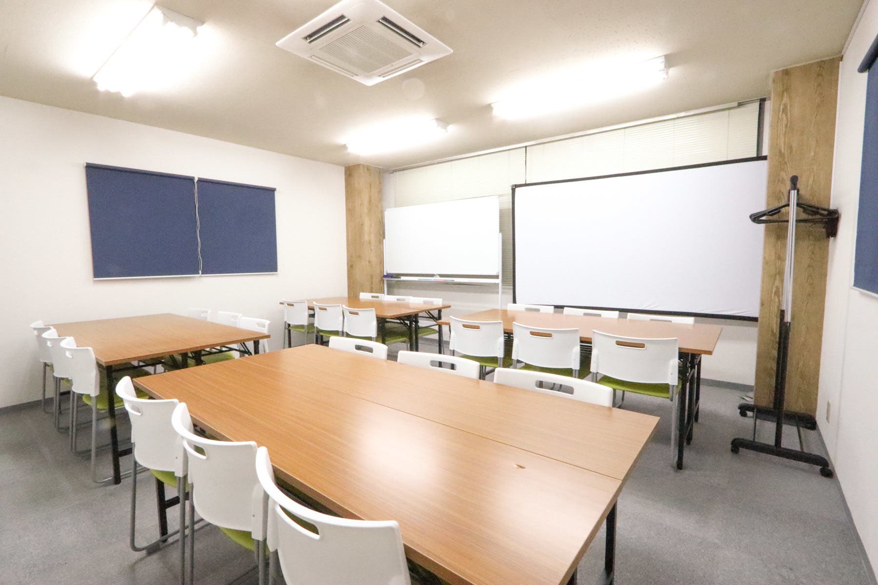 【新宿西口徒歩1分！オフィスビル！同規模で最安！24名】土足可！プロジェクター・WiFi無料！ふれあい貸し会議室 新宿No39の写真9