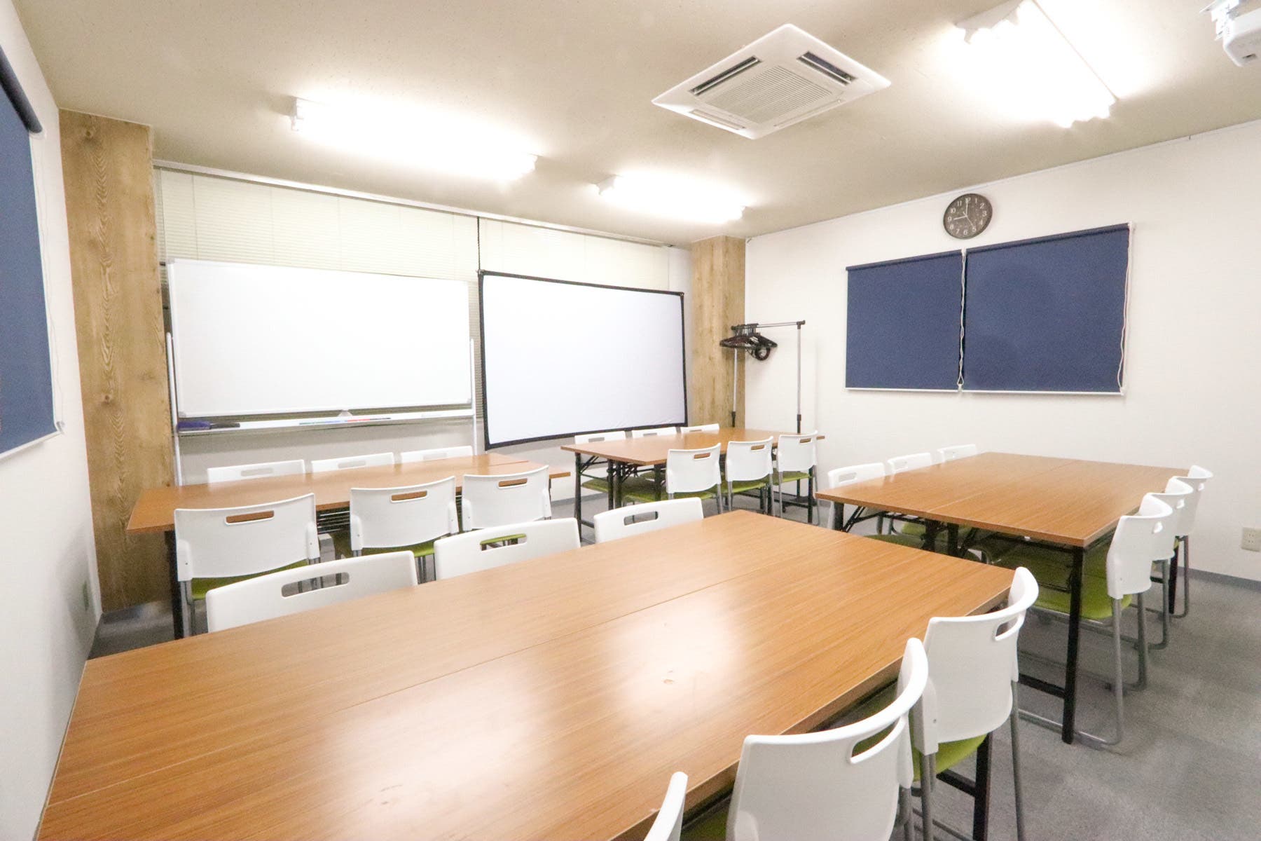 【新宿西口徒歩1分！オフィスビル！同規模で最安！24名】土足可！プロジェクター・WiFi無料！ふれあい貸し会議室 新宿No39の写真10