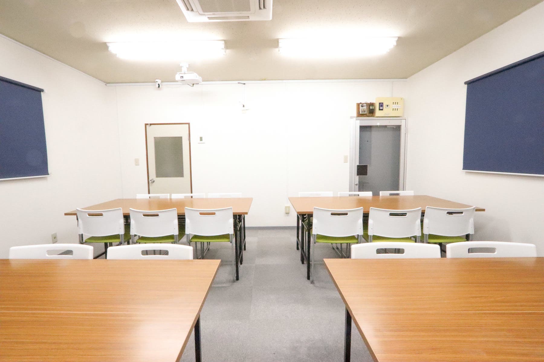 【新宿西口徒歩1分！オフィスビル！同規模で最安！24名】土足可！プロジェクター・WiFi無料！ふれあい貸し会議室 新宿No39の写真11