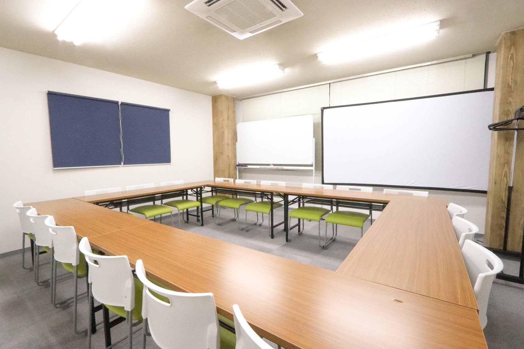 【新宿西口徒歩1分！オフィスビル！同規模で最安！24名】土足可！プロジェクター・WiFi無料！ふれあい貸し会議室 新宿No39の写真13