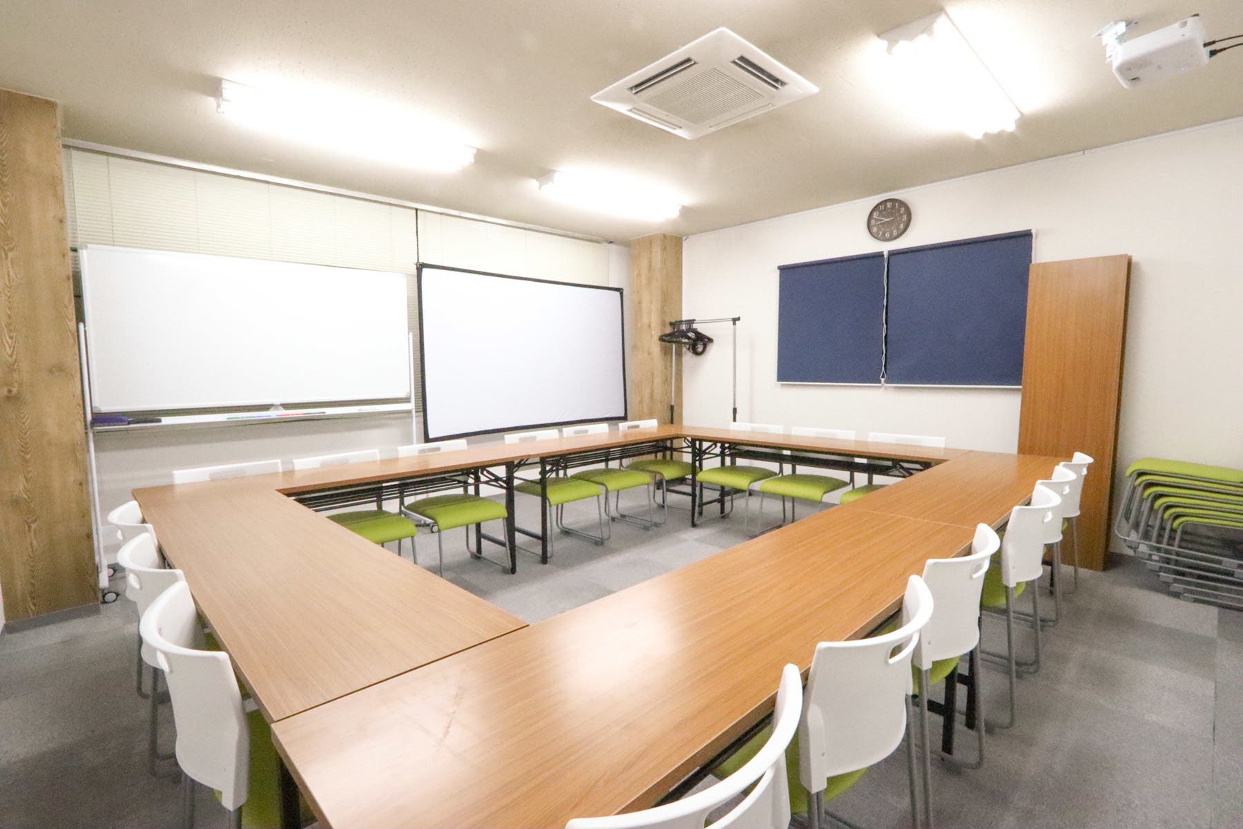 【新宿西口徒歩1分！オフィスビル！同規模で最安！24名】土足可！プロジェクター・WiFi無料！ふれあい貸し会議室 新宿No39の写真14