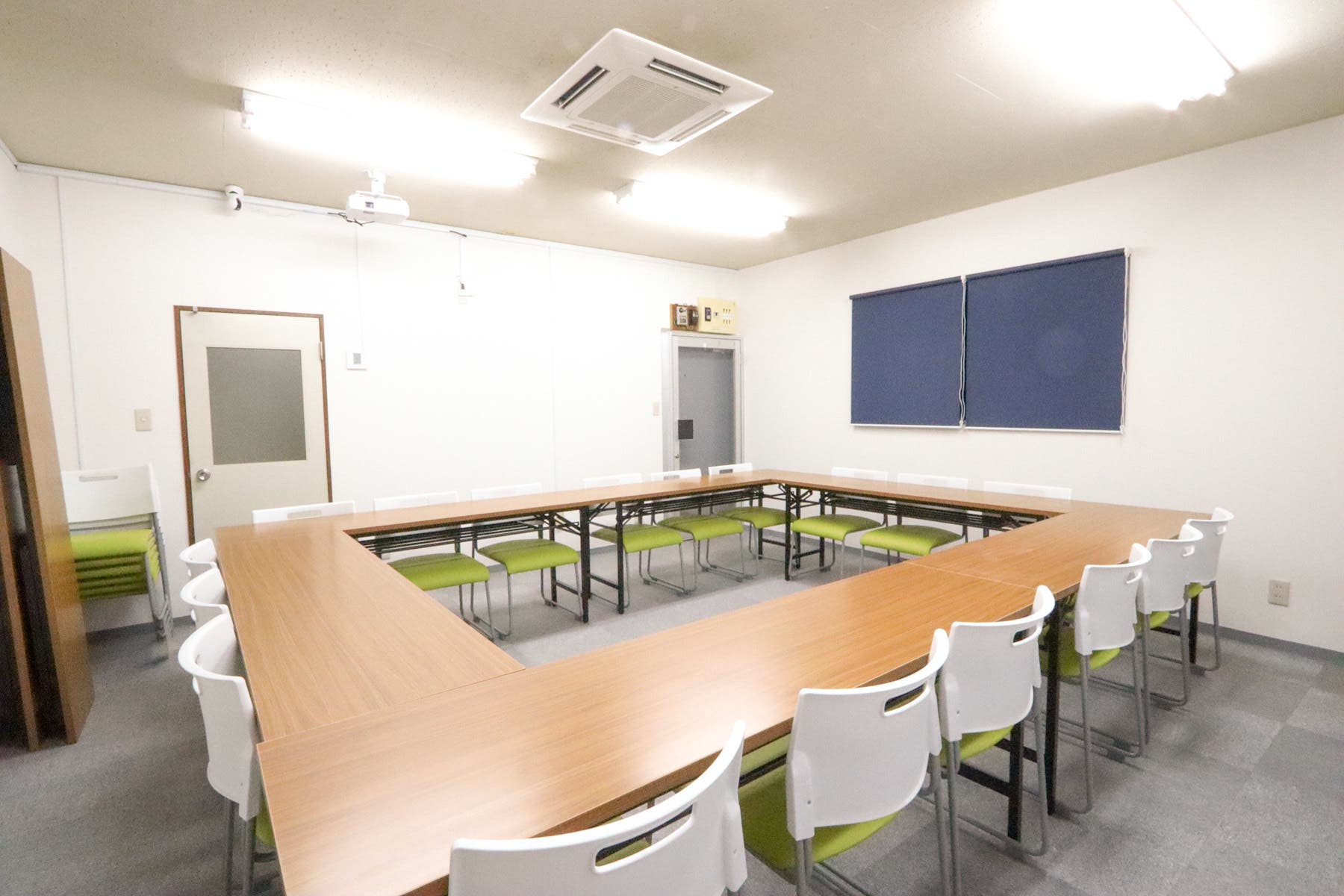 【新宿西口徒歩1分！オフィスビル！同規模で最安！24名】土足可！プロジェクター・WiFi無料！ふれあい貸し会議室 新宿No39の写真15