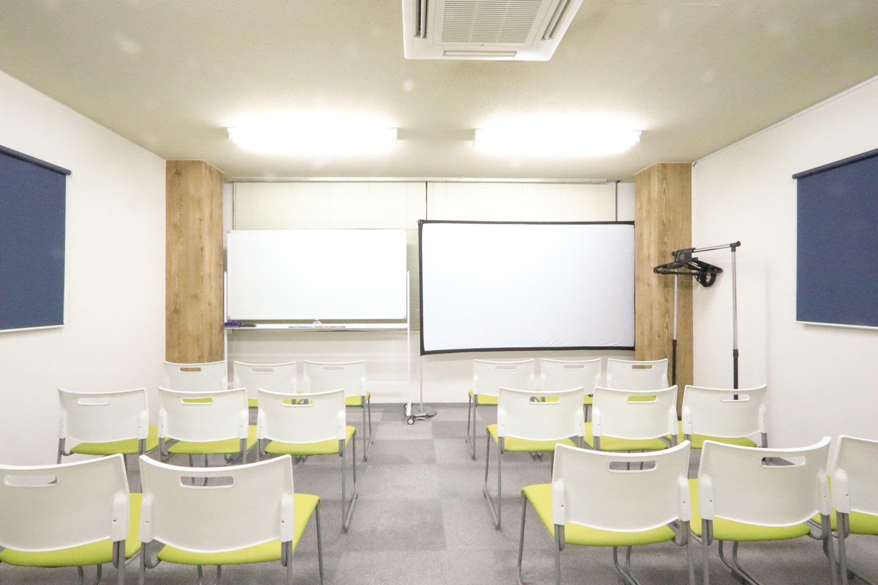 【新宿西口徒歩1分！オフィスビル！同規模で最安！24名】土足可！プロジェクター・WiFi無料！ふれあい貸し会議室 新宿No39の写真17