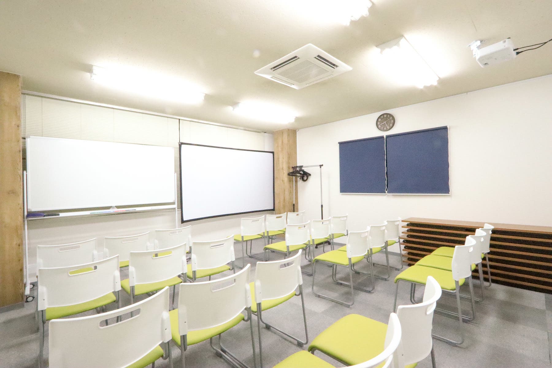 【新宿西口徒歩1分！オフィスビル！同規模で最安！24名】土足可！プロジェクター・WiFi無料！ふれあい貸し会議室 新宿No39の写真18