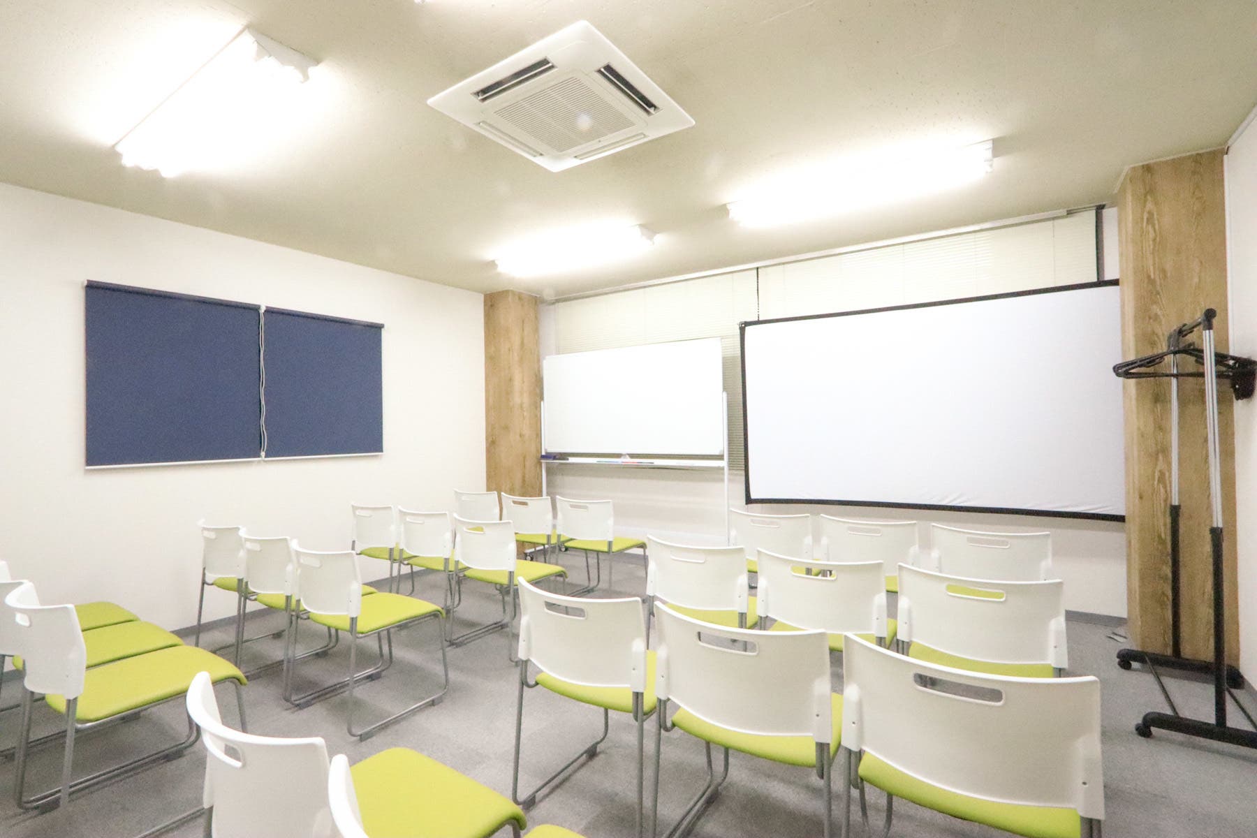 【新宿西口徒歩1分！オフィスビル！同規模で最安！24名】土足可！プロジェクター・WiFi無料！ふれあい貸し会議室 新宿No39の写真19