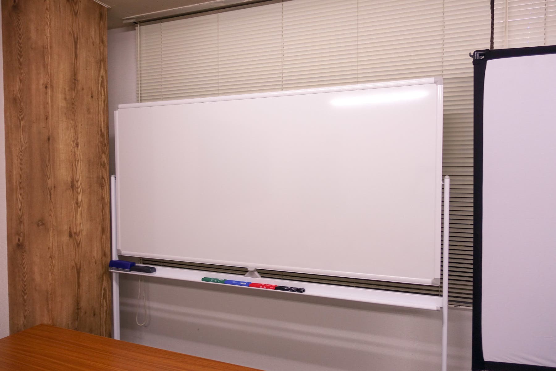 【新宿西口徒歩1分！オフィスビル！同規模で最安！24名】土足可！プロジェクター・WiFi無料！ふれあい貸し会議室 新宿No39の写真27