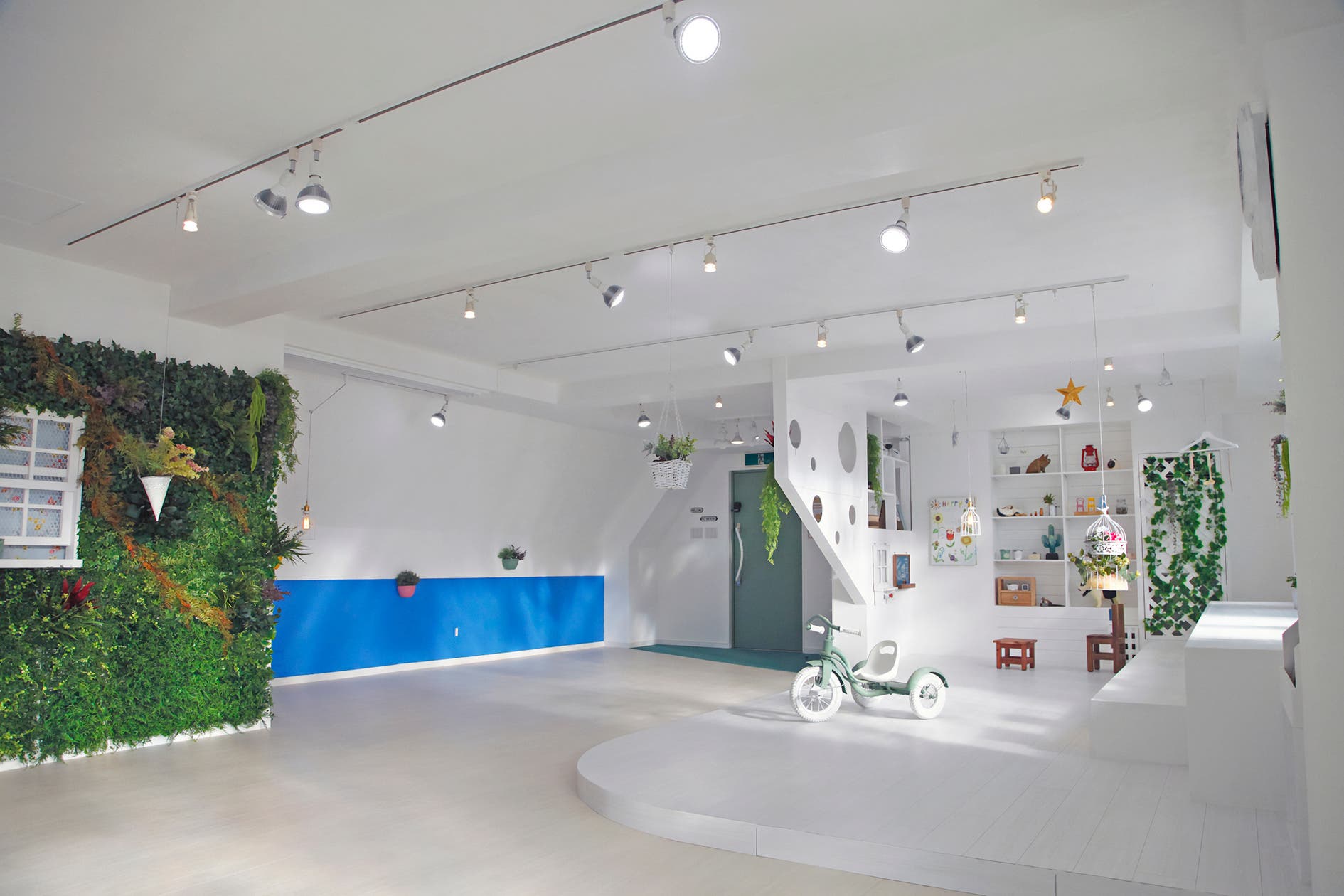 もうレンタルフォトスタジオ選びで悩まないでください☆誰でも綺麗な写真が撮れる工夫がいっぱいのワンダーヒュッテですべて解決！の写真11