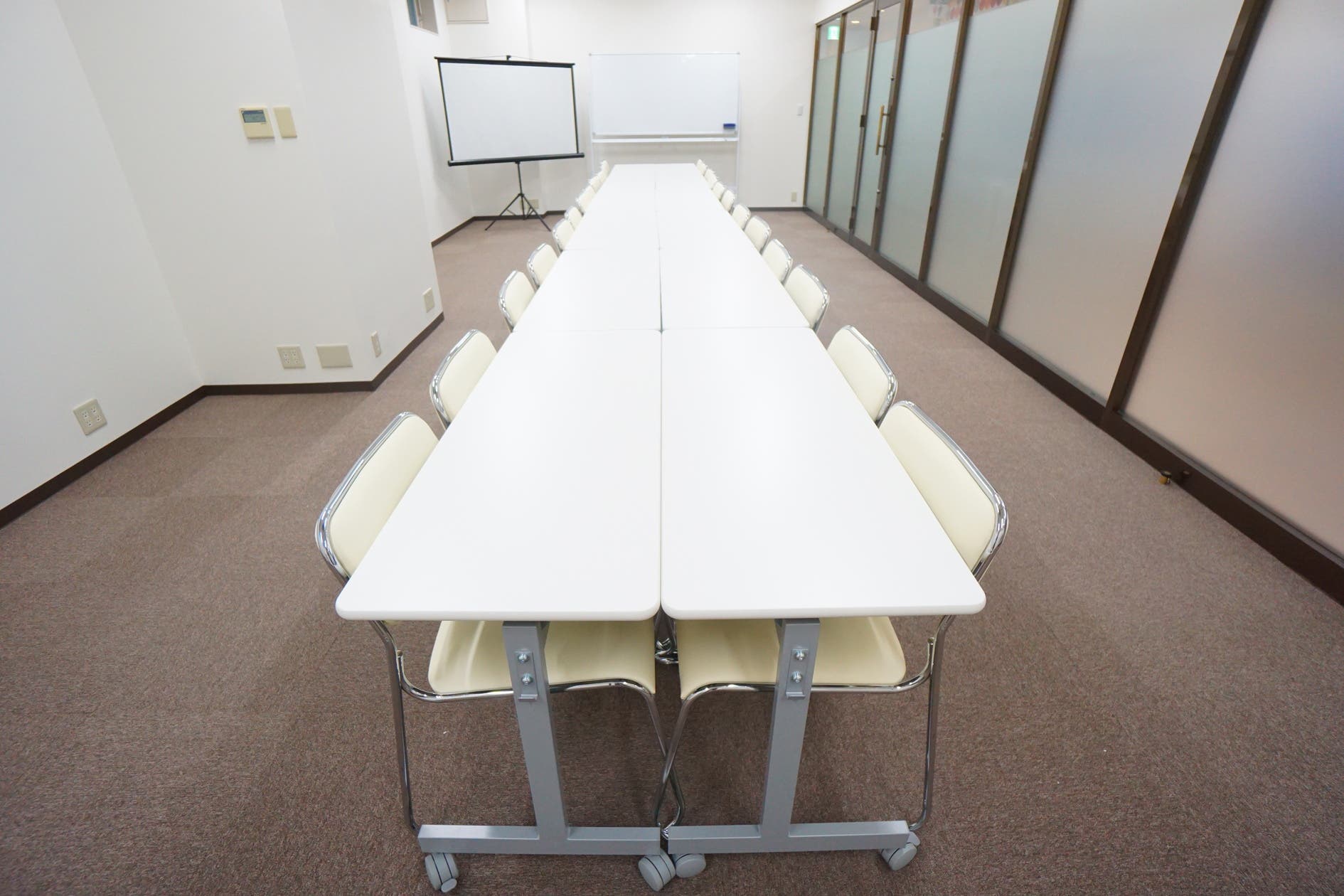 ＜豊橋駅前 TB1F-C会議室＞完全個室✨24名収容/高速Wi-Fi/プロジェクター無料！セミナー/研修/会議の写真4