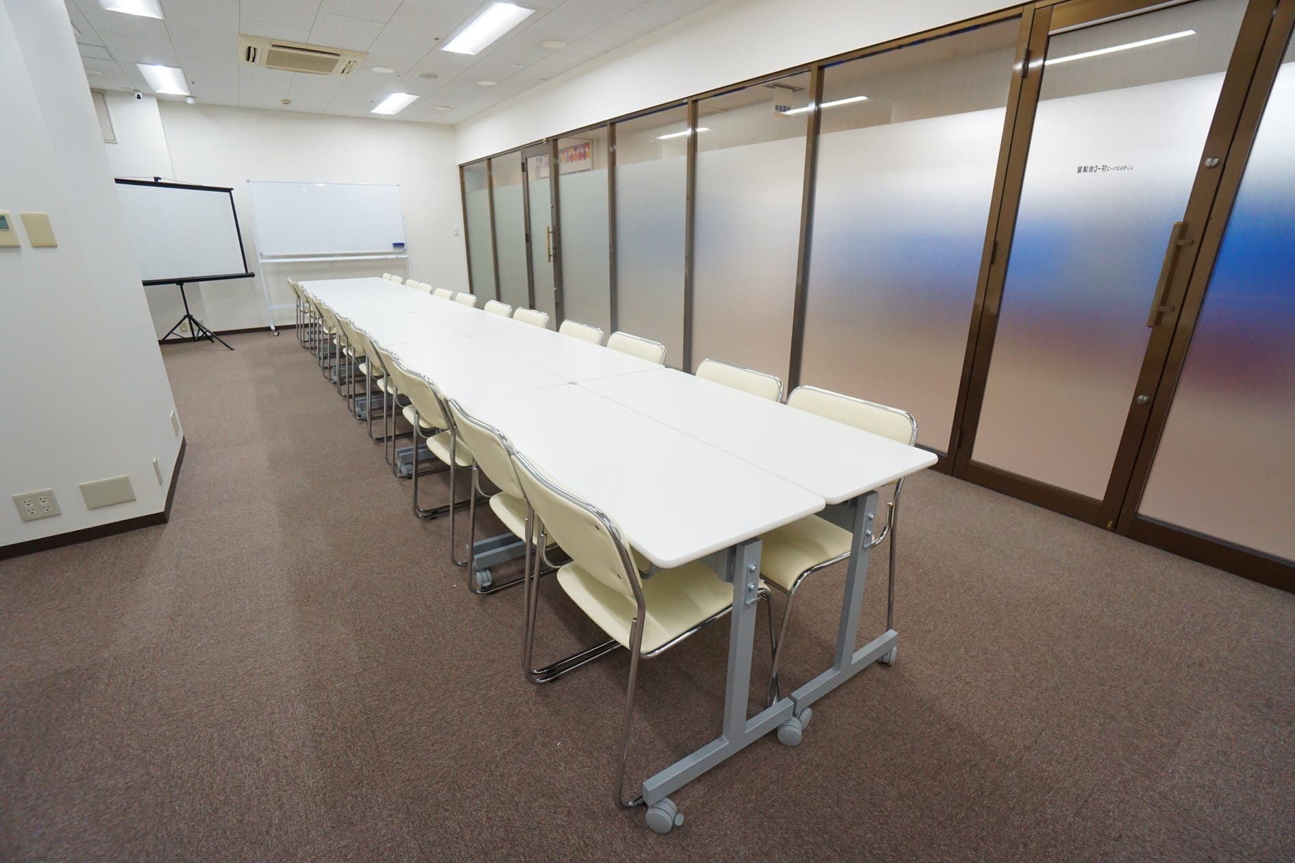 ＜豊橋駅前 TB1F-C会議室＞完全個室✨24名収容/高速Wi-Fi/プロジェクター無料！セミナー/研修/会議の写真5